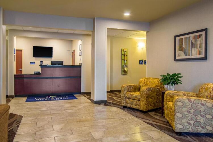 Cobblestone Hotel & Suites - Hutchinson - Glencoe, MN