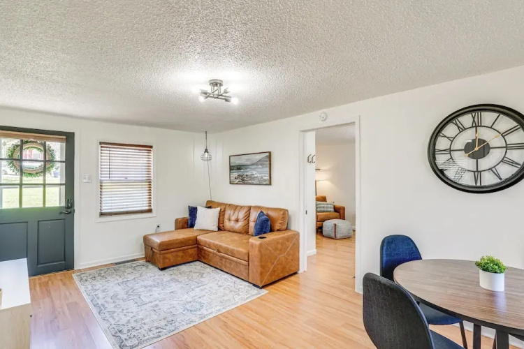 Jefferson City Bungalow: Hot Tub & Patio! - Jefferson City, MO