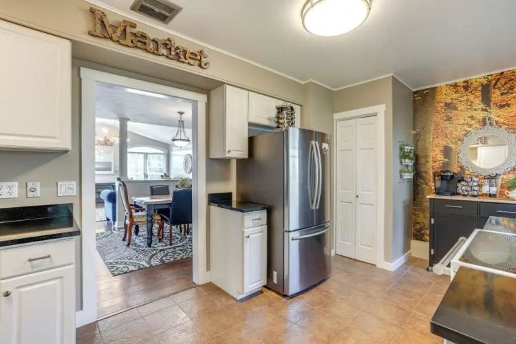 Lakefront Paw Paw Cottage W/ Boats & 2 Docks! - ロートン, MI