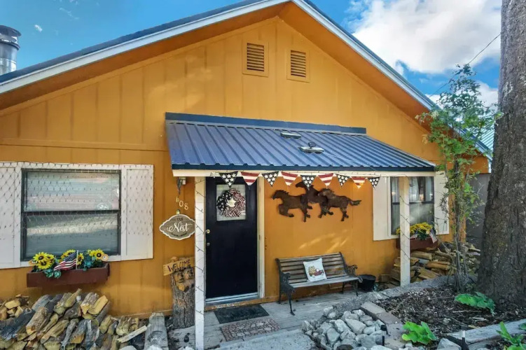 Eagle's Nest - Hot Tub, Deck & Prime Location 2 Bedroom Cabin - Cloudcroft, NM