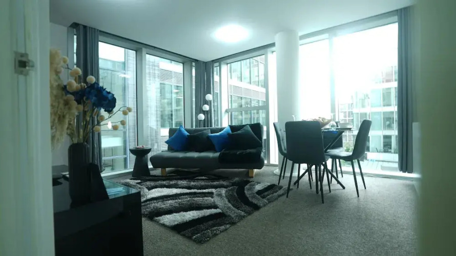 Central M K 1-bedroom Apartment, Sleeps 4, Parking - ミルトン・ケインズ