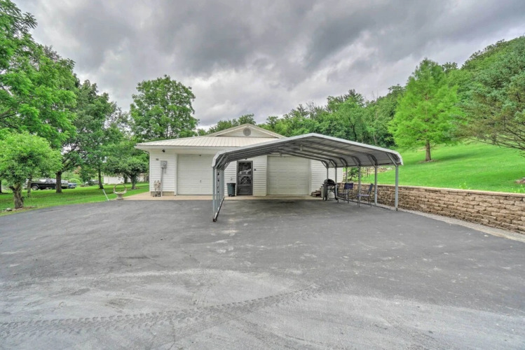 Quaint Zanesville Home W/ Game Room & Yard! - Dillon State Park, Nashport