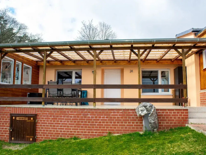 Attractive Bungalow With Roofed Terrace - Thale