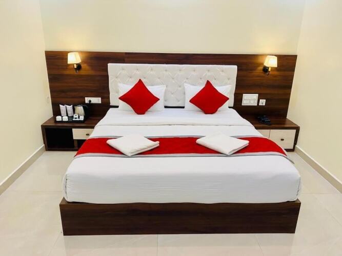 Pph Living Gnr Grand Luxury Rooms - Madanapalle
