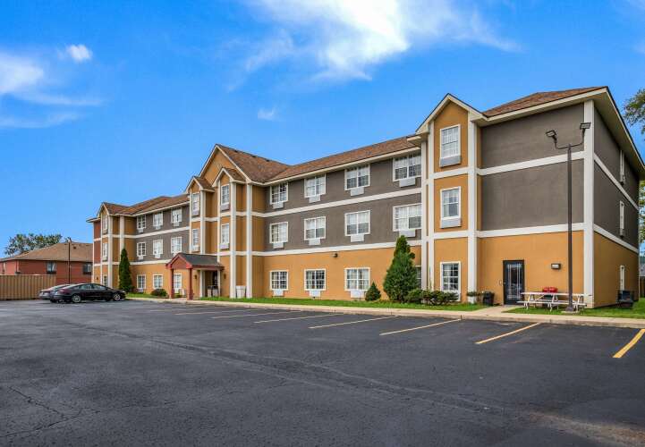 Americas Best Value Inn & Suites Three Rivers - Constantine, MI