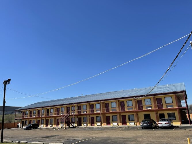 Deluxe Inn - Jackson, MS