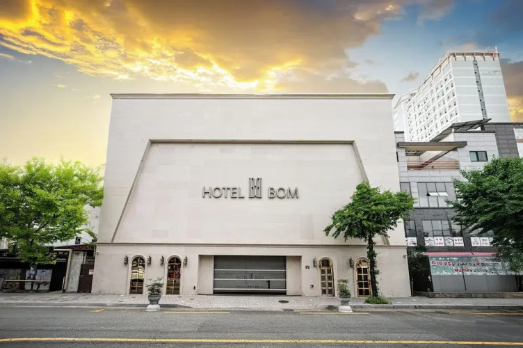 Pohang Daejamdong Hotel Bom - 양학동