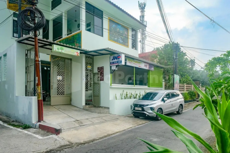 Trubus Guesthouse Syariah Magelang Mitra Reddoorz - Magelang
