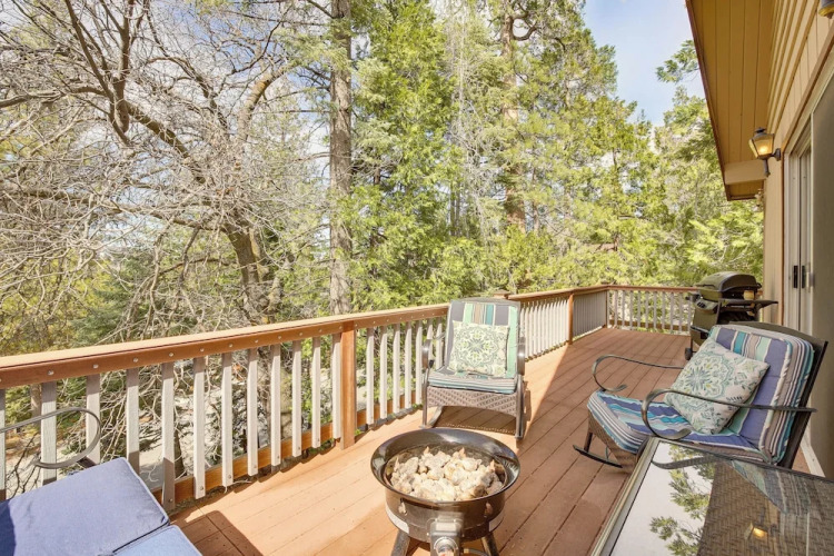 Woodsy Lake Arrowhead Cabin W/ Fire Pit Table - Lake Arrowhead, CA