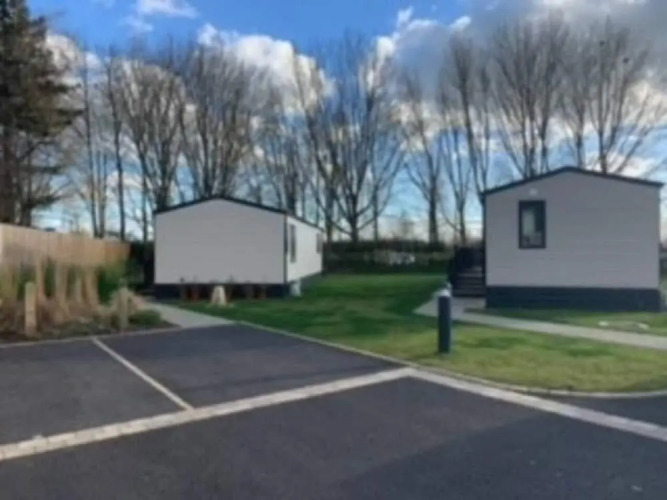 Captivating Bluebell Lodge 2-bed Cotswolds Caravan - Cotswolds