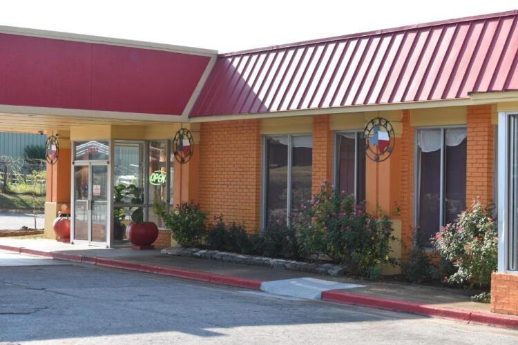 Homeplace Inn - Jacksonville, TX