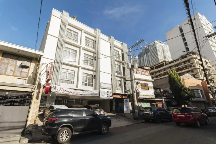 Reddoorz @ Chino Roces Makati - Manila