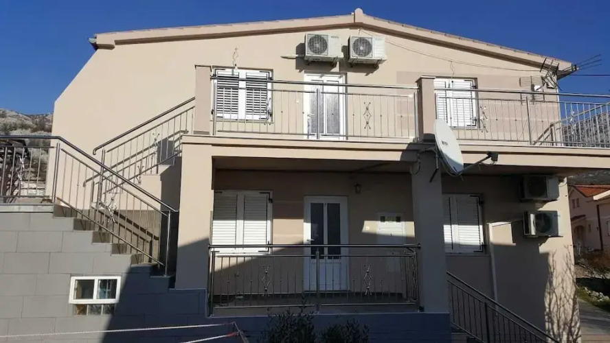 Lantana Ex.vila Americana - Karlobag