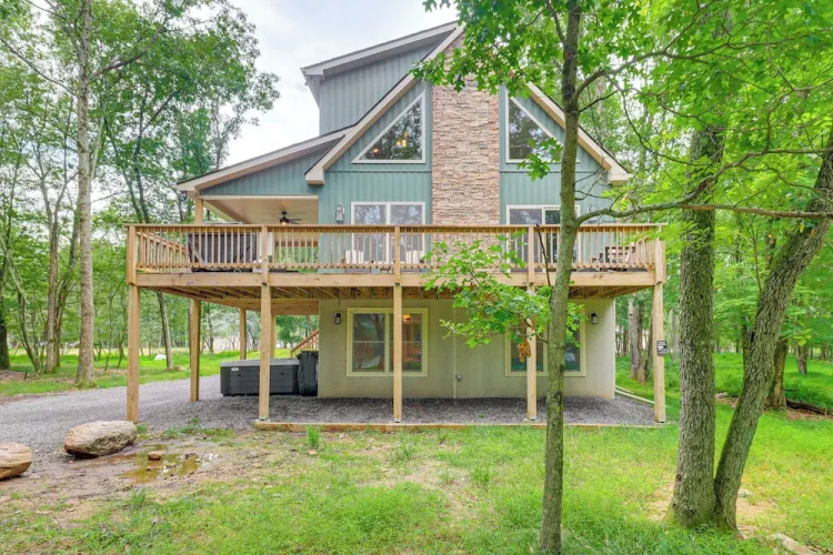 Forest Views & Hot Tub: Poconos Cozy Cabin - Jim Thorpe, PA