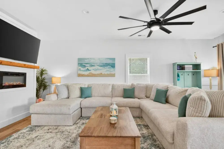 New Listing Luxury House 5 Min Walk To Beach - Oak Island, NC