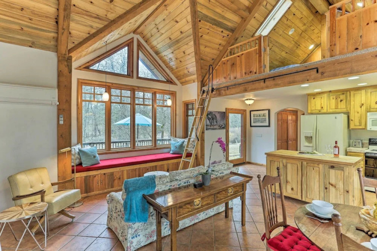 Eclectic Shasta Cascade Getaway On 15-acre Ranch! - Weaverville, CA