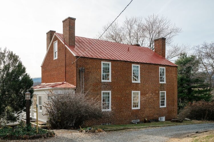 The Crossroads Inn - Crozet, VA