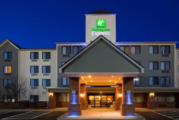 Holiday Inn Express & Suites Coon Rapids - Blaine Area - 