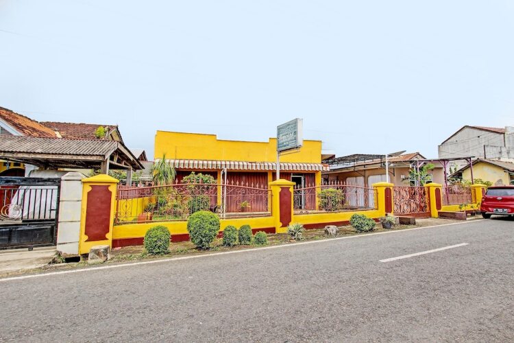 Spot On 92018 Homestay Akbar Aufa Syariah - Cilacap