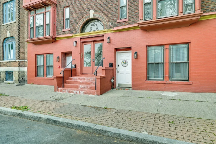 Walk To Downtown Albany: Ten Broeck Triangle Apt! - Nassau, NY