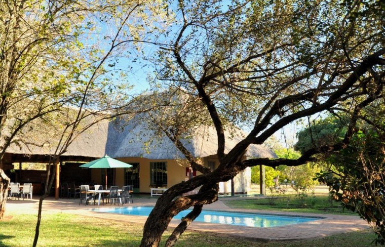 Komati River Chalets - Komatipoort