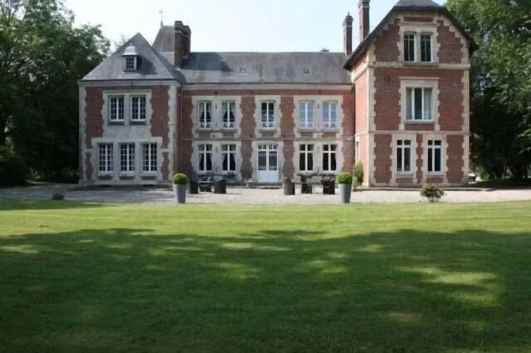 Le Château D'omiécourt - Somme