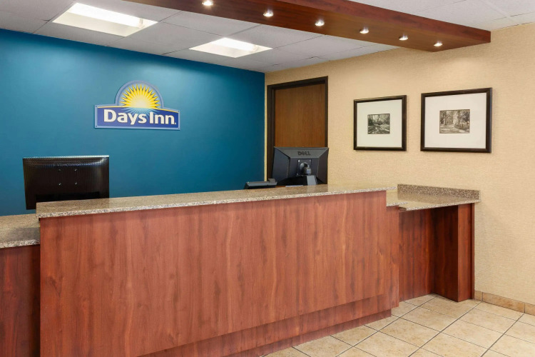 Days Inn By Wyndham Rockford I-90 Casino District - Rockford, IL