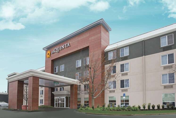 La Quinta Inn & Suites By Wyndham Detroit Utica - Warren, MI