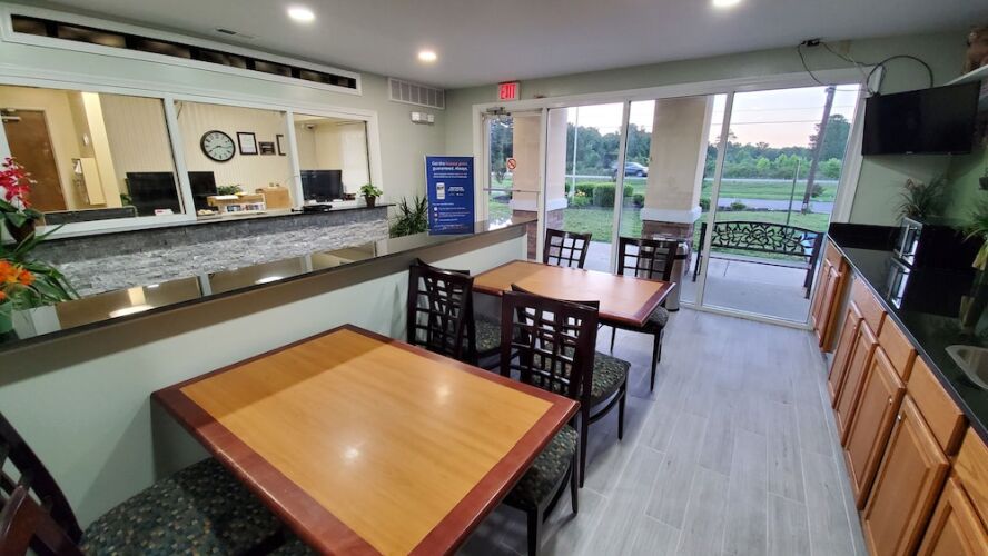 Stonewood Inn & Suites Carrollton - Smithfield - Suffolk, VA