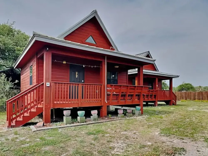 Sabaidii Guesthouse A & B - Rockport, TX