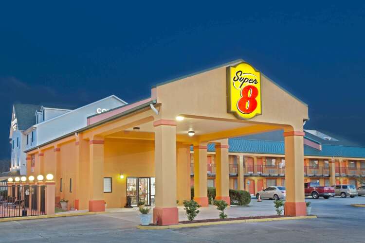 Super 8 By Wyndham Covington - Abita Springs, LA