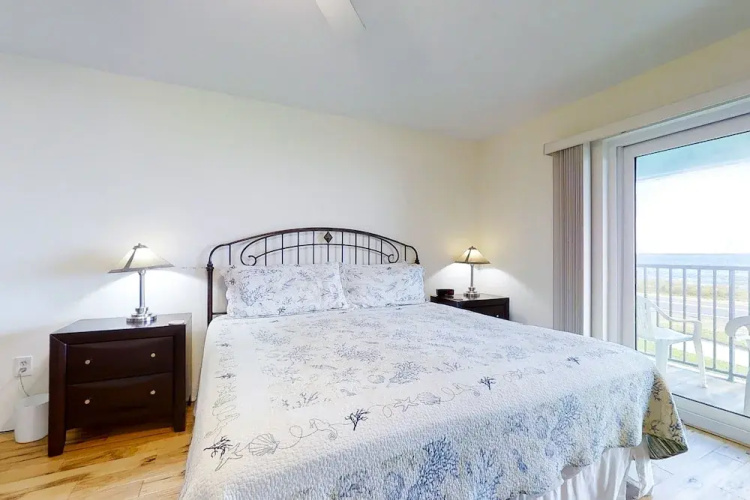 Fabulous Oceanfront Find In Flagler Beach W/shared Pool, Wifi, Central Ac, W/d - Flagler Beach, FL