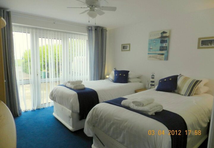 Watersedge Guest House - Highcliffe