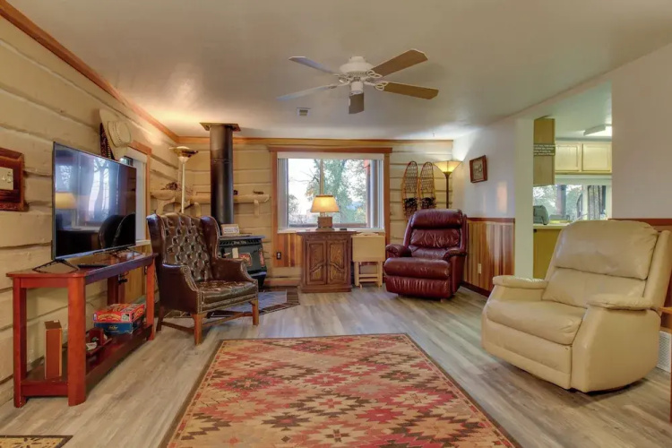 Cozy Augusta Cabin W/ Furnished Deck & Grill! - Montana