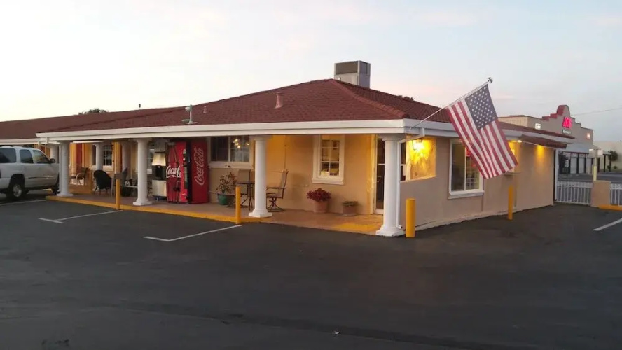 Holiday Motel Oakdale - California