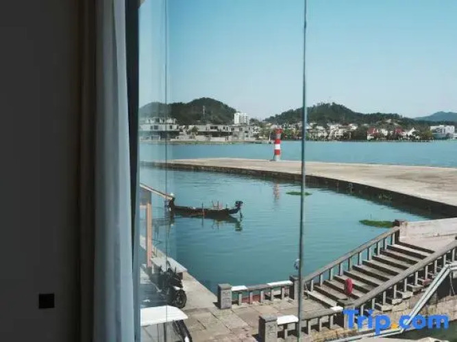 Find A Lighthouse Lake View B&b - Ningbo