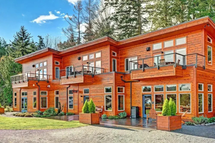 Snug Harbor Resort - Vancouver Island