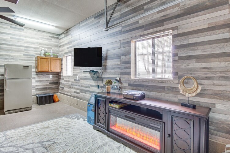 Pinetop Cottage W/ Updated Deck & Fireside Table - Pinetop-Lakeside, AZ
