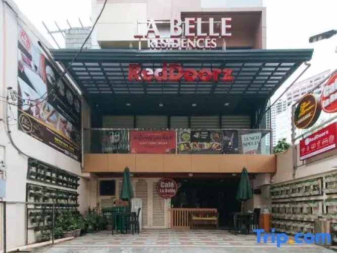 Reddoorz Plus @ La Belle Residences Makati City - Manila