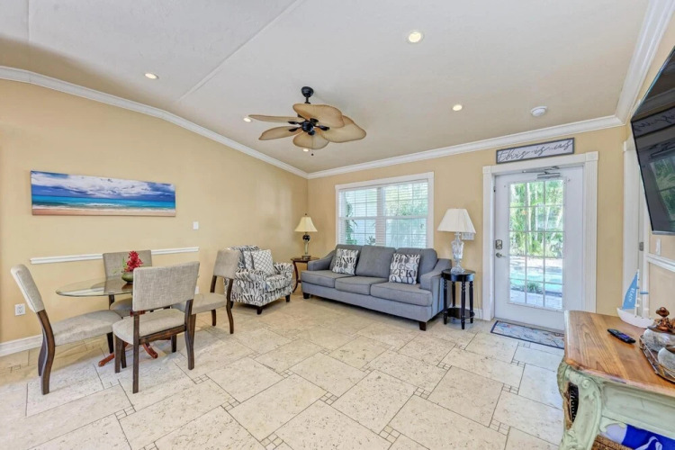 Anna Maria Island Edgewater Bungalow - Holmes Beach, FL