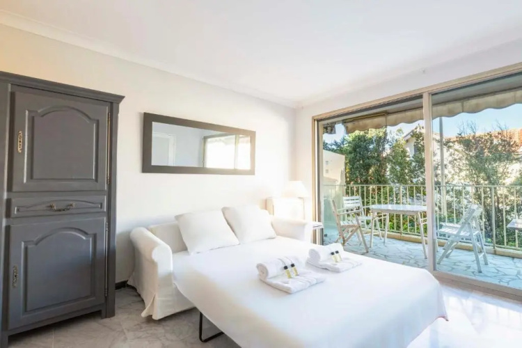 Bnb Renting Chez J-p - 100m Beach 2-4pers Terrace Sea View Pool Garage - Antibes