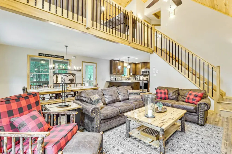 Forest Views & Hot Tub: Poconos Cozy Cabin - Jim Thorpe, PA