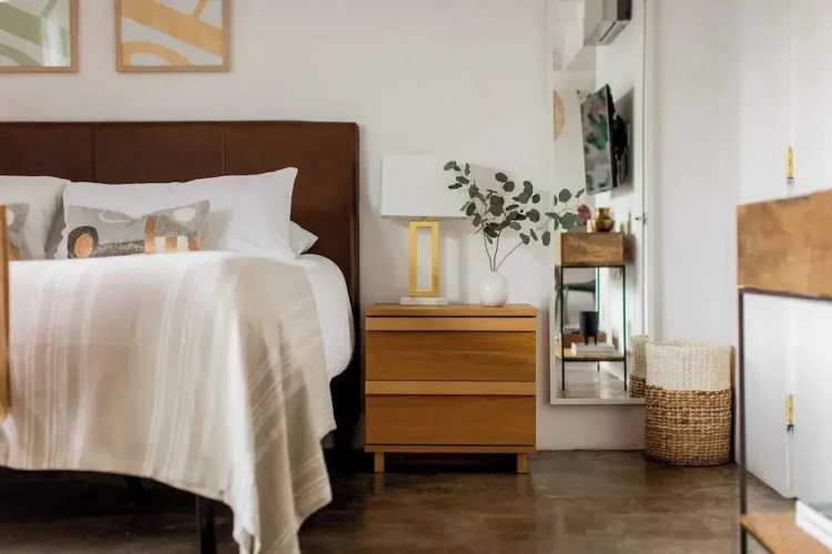 2 Rooms, Sleeps 8 Retro Hotel W/ Pool Wesley King Studio Buyout By Avantstay - Cathedral City, CA