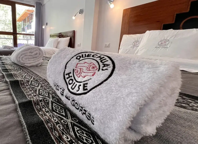 Quechuas House Hostal & Coffee - Aguas Calientes