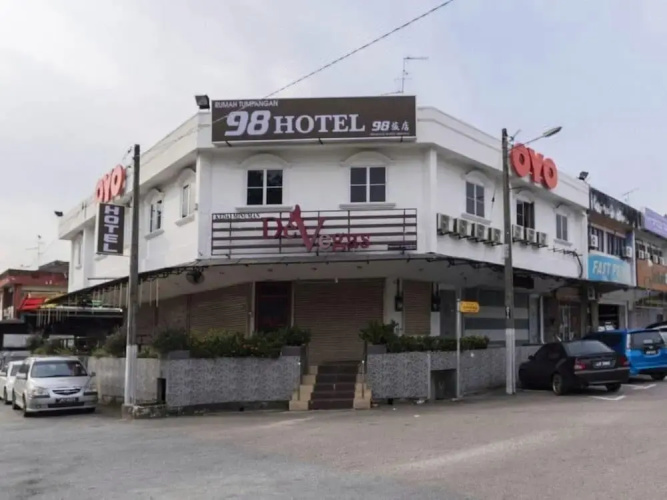 98 Hotel - Ulu Tiram