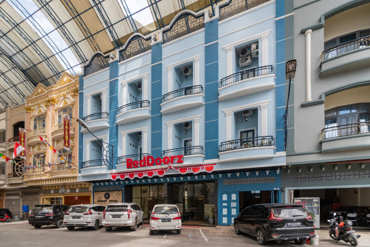 Reddoorz Plus Near Ramayana Pematangsiantar - Pematangsiantar