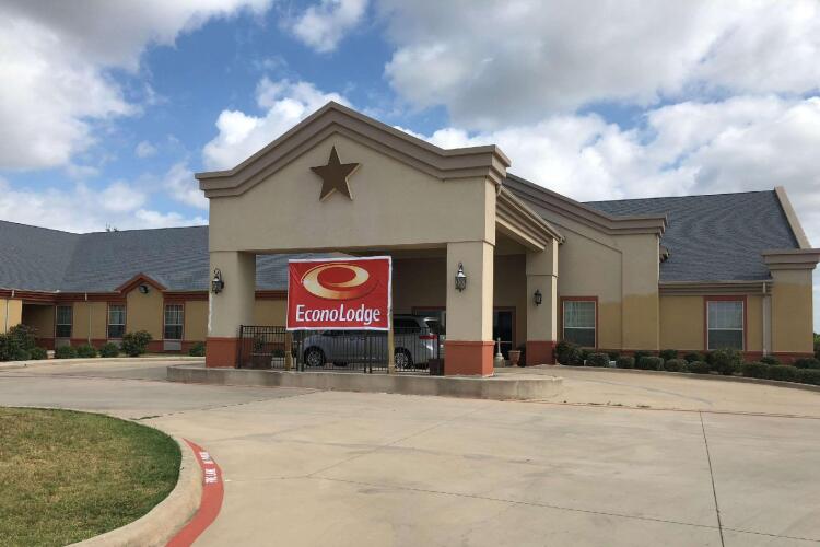 Econo Lodge Inn & Suites Bridgeport - Bridgeport, TX