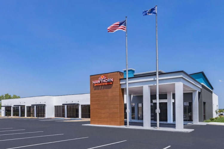 Clarion Hotel & Suites - Derby, KS