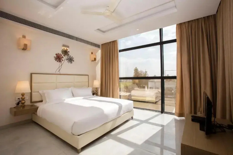 Sapphire Premium Hotel & Suite - Karad