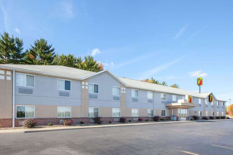 Super 8 By Wyndham Seville - Medina, OH